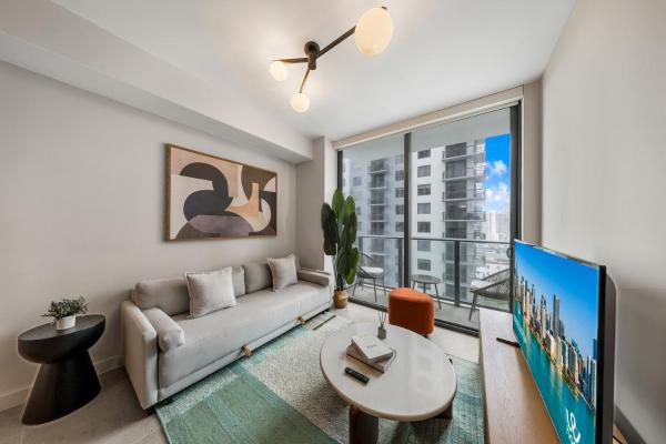 Stylish Downtown Condo With Pool And City Views - Miami Beach, FL