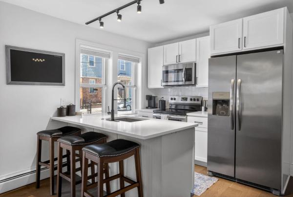Federal Hill Pride 1 - Ground-floor Flat - Rhode Island
