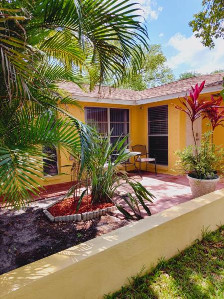 Comfortable Stay- Fully Stocked Home & Coffee Bar- All Essentials Provided - Florida