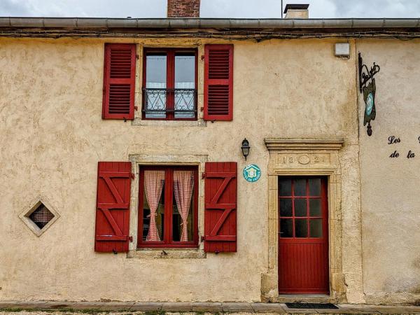 Gîte Confortable à Halles-sous-les-côtes Avec Cheminée Et Terrasse - Fr-1-585-5 - Stenay