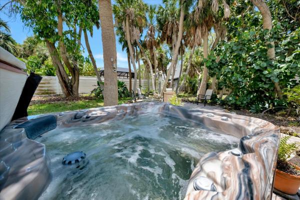 Coastal Home With Hot Tub Firepit And Music Lounge - Siesta Key, FL