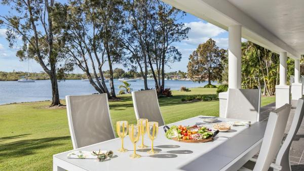 Taroona - Majestic Waterfront Holiday House In Yamba - Holiday Yamba - Yamba