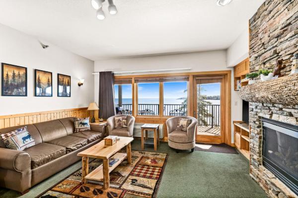 Panoramic Lake Views 1 Br King Suite & Whirlpool, Kitchen And Hot Tub - Two Harbors, MN