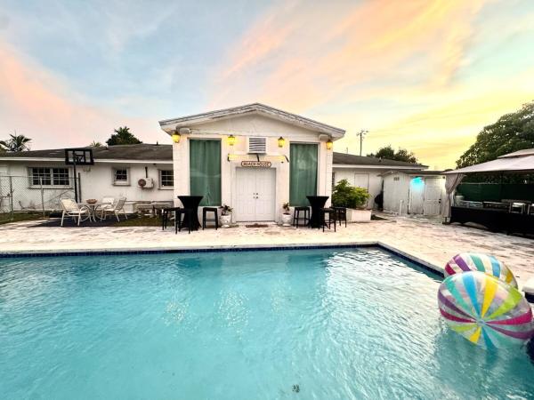 Spacious Pool And Beach Getaway 10 Min Walk To The Beach - Nassau