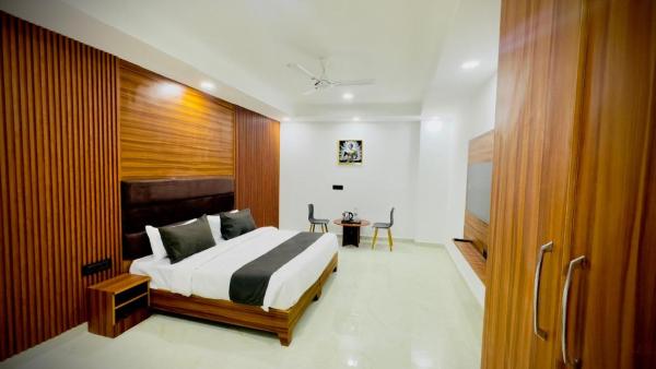Play Hotel Budha Tower Sector 18 Metro Station - Noida