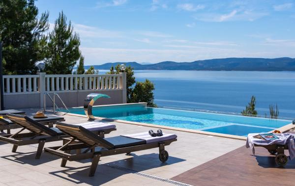 Villa Mirna With Heated Pool & Whirlpool, Traditional Wine Bar, 150m From Sea - Brač