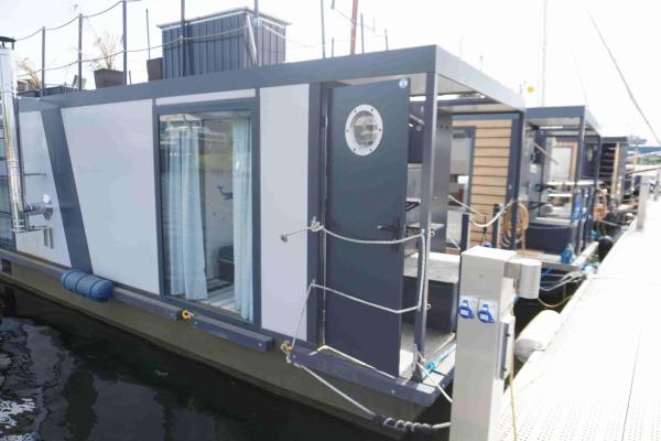 Hausboot Traumfänger 2 Mit Maritimen Blick Und Kamin - Lübeck