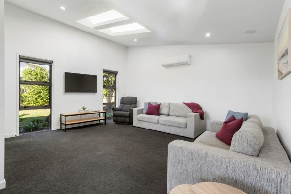 Sun & Surf Stay - Papamoa Holiday Home - Te Puke