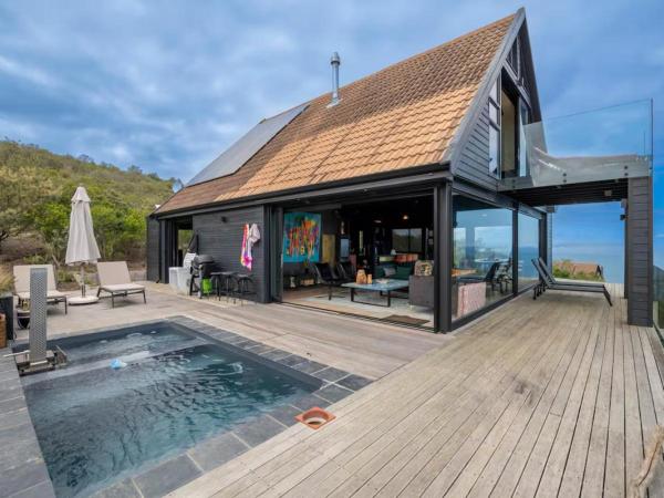 Salt & Sky Ocean Views, Solar, Aircon, Hottub, Pool - George
