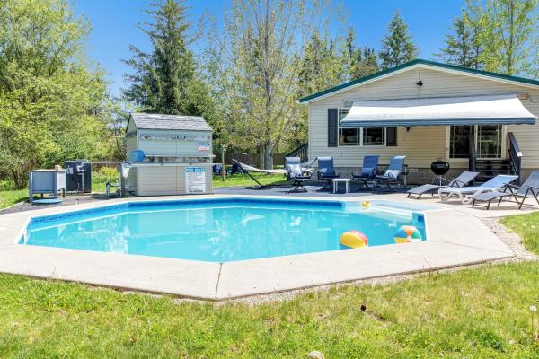 Stunning Pool House Between Lakewood And Mountain! - Mountain, WI