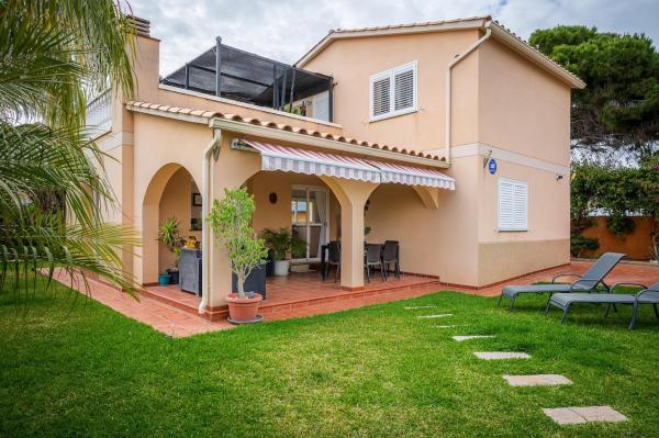 At002 House With Garden, The Beach 5 Min By Car - Torredembarra