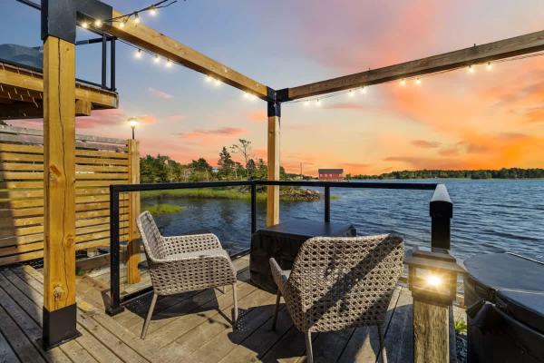 Private Oceanfront Suite Hot Tub & Fireplace - Lunenburg