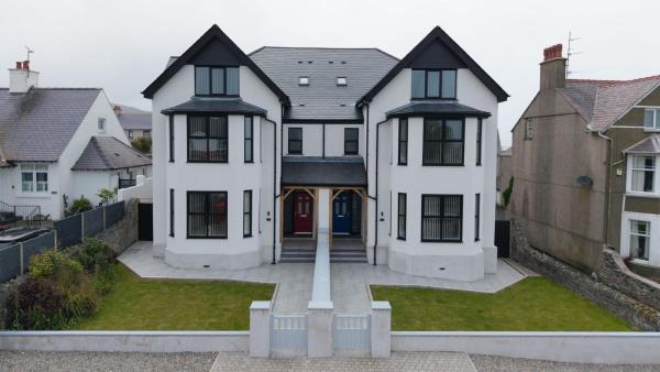 12 Walthew Avenue - Wales