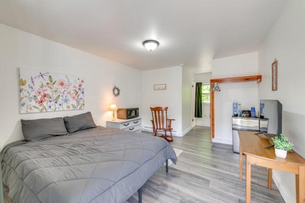 Boat, Fish & Hike! All-season Schroon Lake Getaway - Adirondack, NY