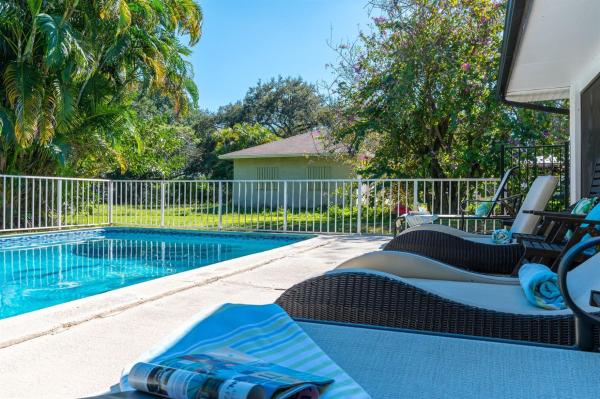 Paradise Pool Villa! Minutes To Beaches & Downtown - Jupiter, FL