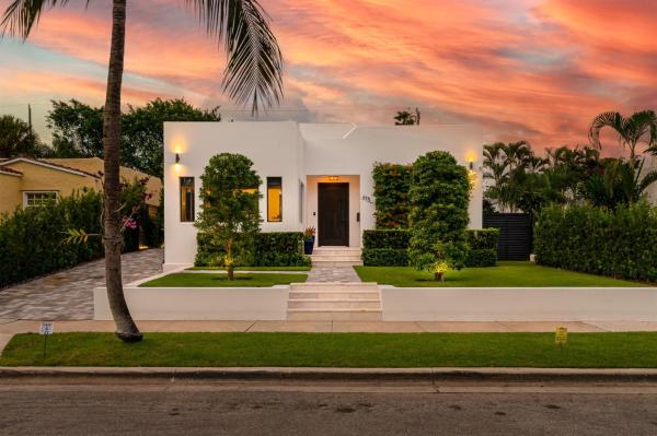 Flamingo Park Paradise: Luxury Poolside Haven - Palm Beach, FL
