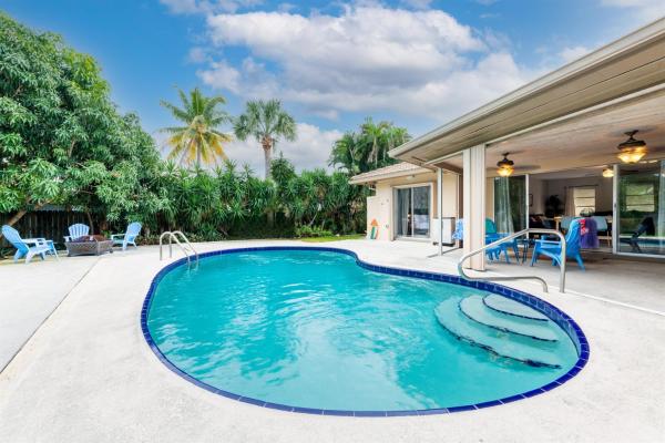 Casa Del Sol Pool Bungalow Sleeps 8 Near Beach - Atlantis, FL