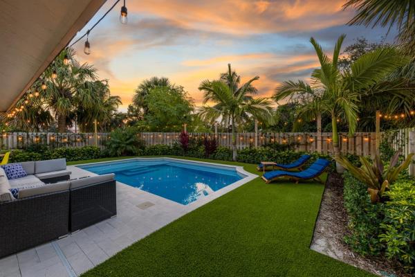 Modern Romantic Tropical Poolside Retreat! - ウェスト・パーム・ビーチ, FL