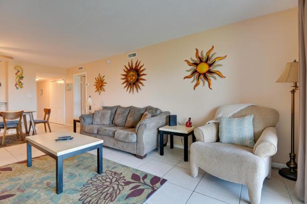 Walkable Cocoa Beach Condo W/ Ocean Views - Cocoa Beach, FL