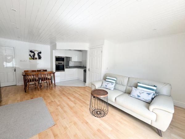 Ground Floor 2br Parking X 2 Train And Bus 5 Min - County Galway