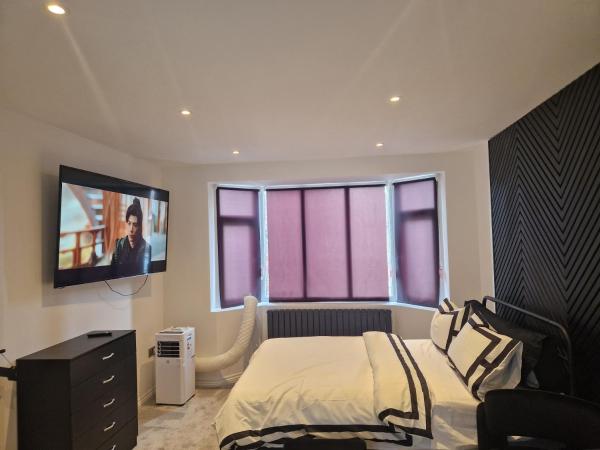 East Quarter Studio Best Location With Parking - Romford