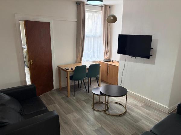 New! 3br House, Hosted By Roome Stays, With Free Parking, Near To City Centre - Nottingham