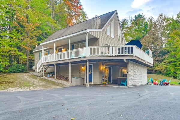 Hot Tub & Private Beach Access! Conway Home - Conway, NH