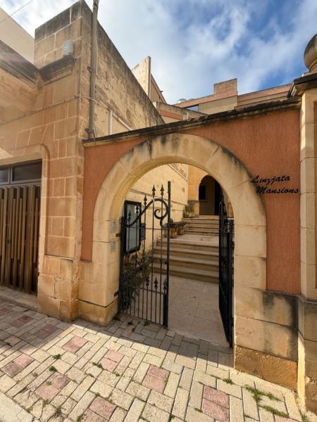Lunzjata Mansions - Malta