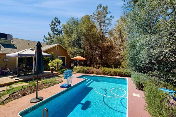 1 Mi To Lake Tulloch: Home W/ Patio Oasis & Pool - Copperopolis, CA