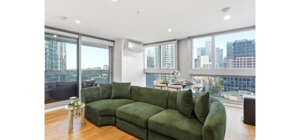 Elegant 3br Cbd Apt, Pool Gym, Skyline City Views, Near Marvel Stadium - Carlton