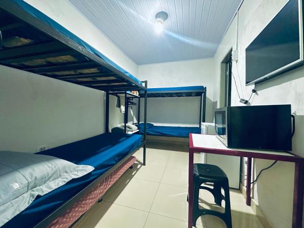 Quarto Privativo Com Ar Para 5 Pessoas - Campo Grande