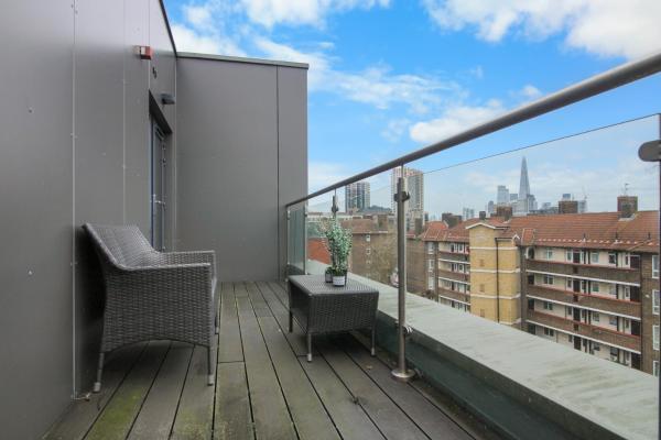 Zone 1 Designer 2br-2ba , Skyline Views , 2 Balconies - Bloomsbury