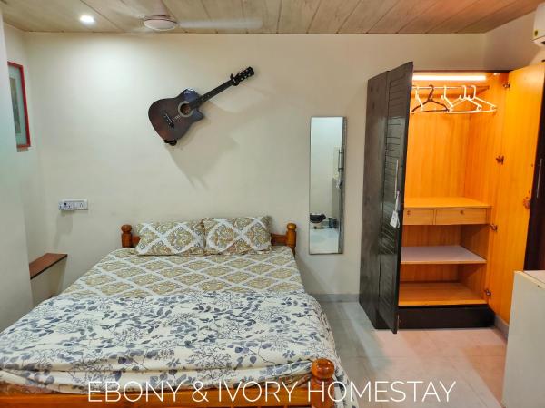 Ebony Room - Ac, Kitchenette, Ensuite, Independent Homestay - Mumbai (Bombay)