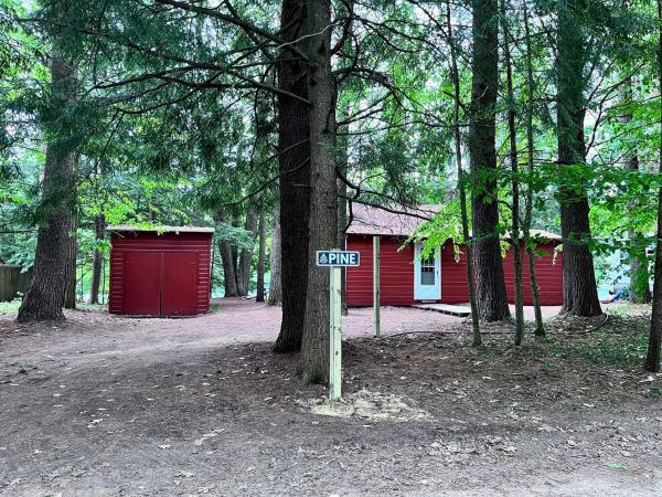 Charming One-floor Waterfront Cabin With Dock & Fire Pit Near The River | Corinth, New York - Corinth, NY