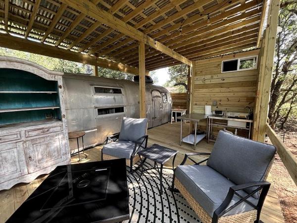Charming Vintage Airstream With Covered Patio Near Mineral Wells, Texas - 쿨