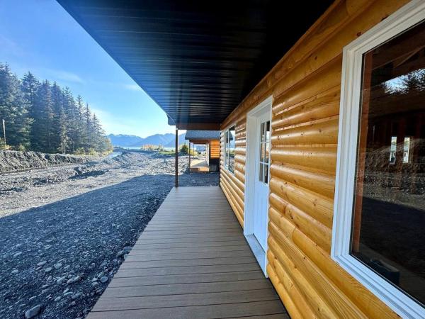 Scenic Wilderness Cabin With Private Porch & Full Amenities Near Resurrection Bay, Seward Alaska - Seward, AK