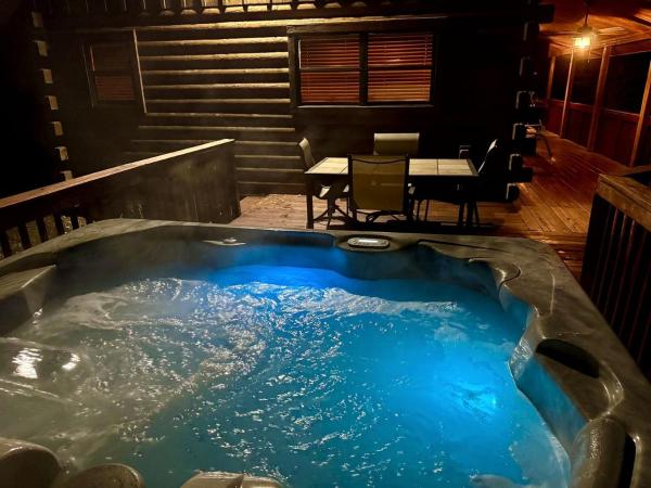Real Private Cabin With Idyllic For A Secluded Romantic Getaway In Arkansas - Eureka Springs, AR