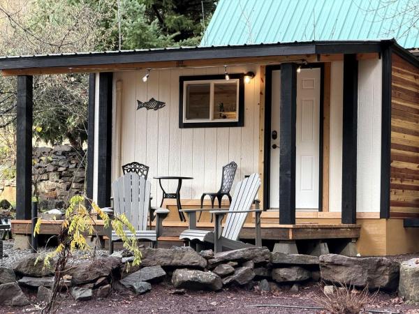 Cute Cozy Cabin For Two For A Romantic Escape In The Umpqua National Forest In Oregon - Oregon
