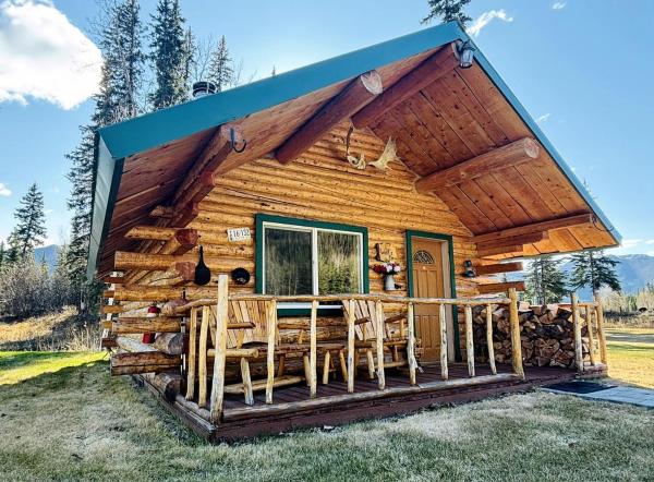 Cozy Creekside Cabin With Mountain Views & Fireplace Near Log Cabin Creek, Tok Alaska - Wrangell-St. Elias National Park
