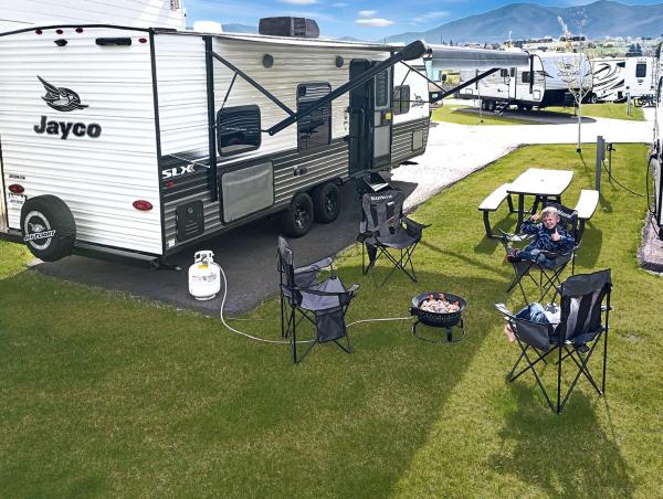 Cozy Jayco Travel Trailer Bungalow With Bunk Beds & Fire Pit Near Lake Chelan – Manson, Wa - Chelan, WA