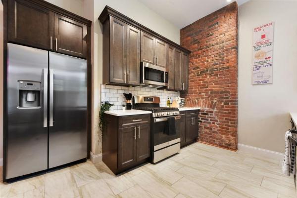 Netflix+bbq+free Parking Near Shops In East Liberty - Pittsburgh, PA