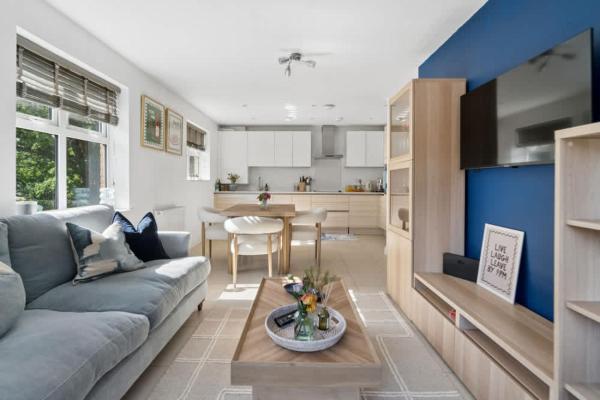 Virginia Water - 2 Bed & Parking - By Tempstay - Staines-upon-Thames