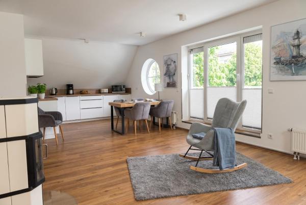 Lighthouse Homes - Premium 90qm Ferienwohnung Mit 2sz Und Terrasse Am Kirchenplatz, 500m Zum Strand - Rostock