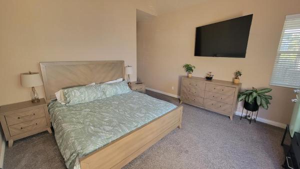 Large Bedroom And Bathroom With Private Entrance - Ventura County, CA