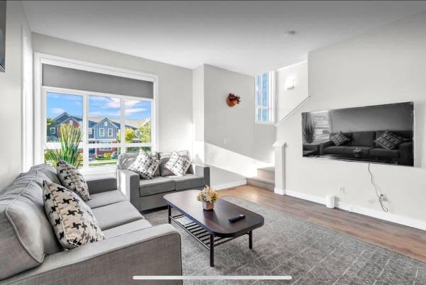 Cozy 3br Townhouse Near Macleod & Spruce Meadows - Calgary