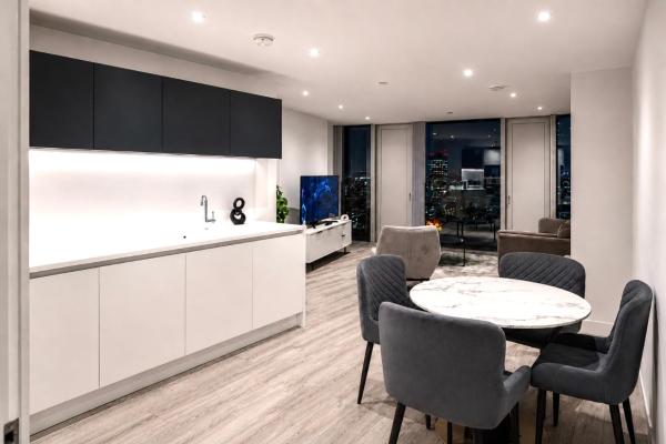 Modern 2 Bed Penthouse With Stunning Views In Manchester City Center - Salford
