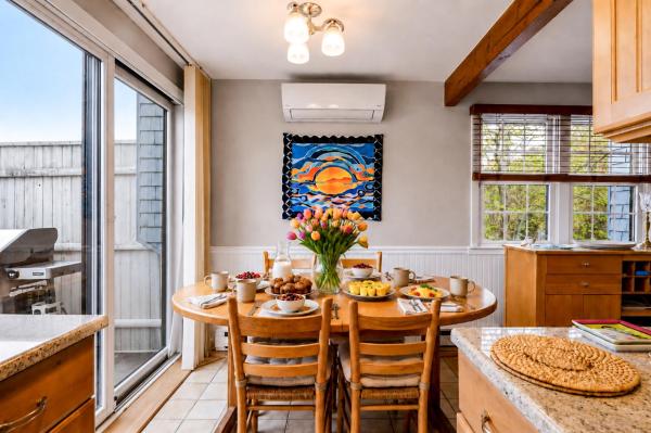 *New* West End Artsy Gem, Private Patio, Parking - Provincetown, MA
