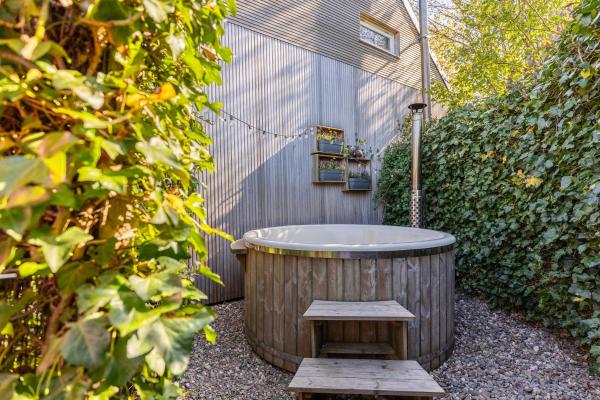 Thús Yn Hantum Vakantiehuisje Met Hottub In Friesland - Dokkum