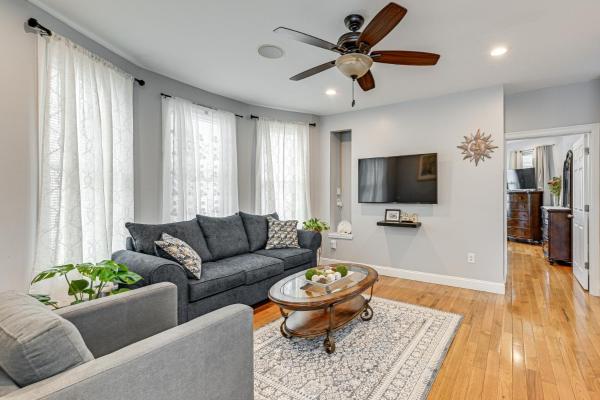Walk To The Nyc Train! Mt Vernon Escape W/ Patio - Port Washington, NY