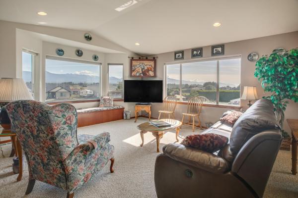 Charming Sequim House W/ Olympic Peninsula Views! - Olympic Game Farm, Sequim